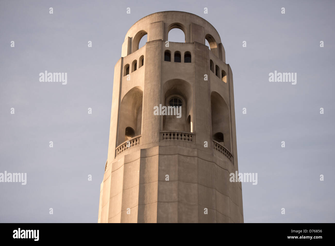 SAN FRANCISCO, California - Torre Coit sulla sommità del colle del ...