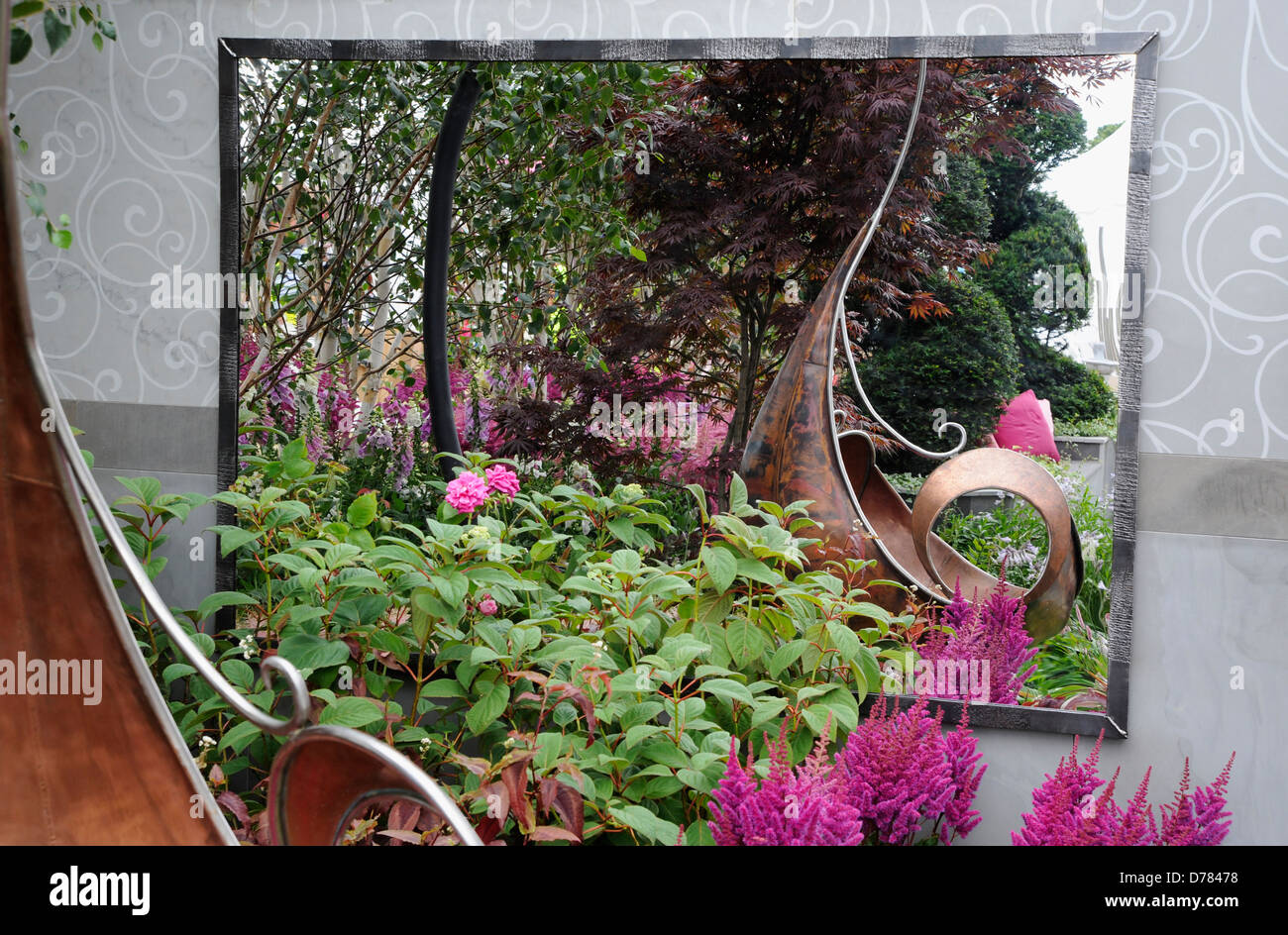 Astilbe chinensis vision in rosso immagini e fotografie stock ad alta ...