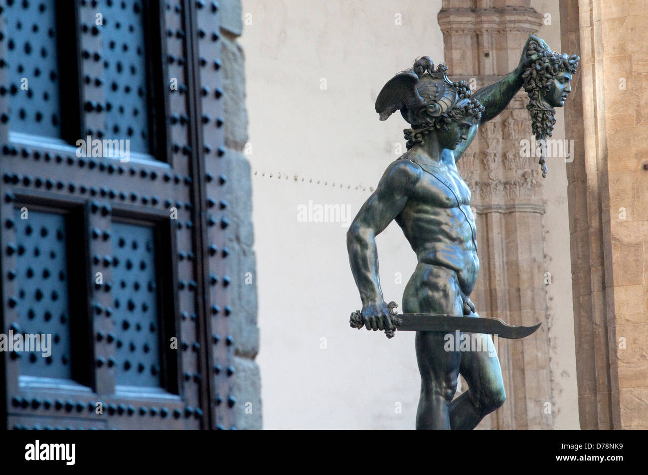 L'Italia, Toscana, Firenze, Cellini, la statua in bronzo del Perseo ...