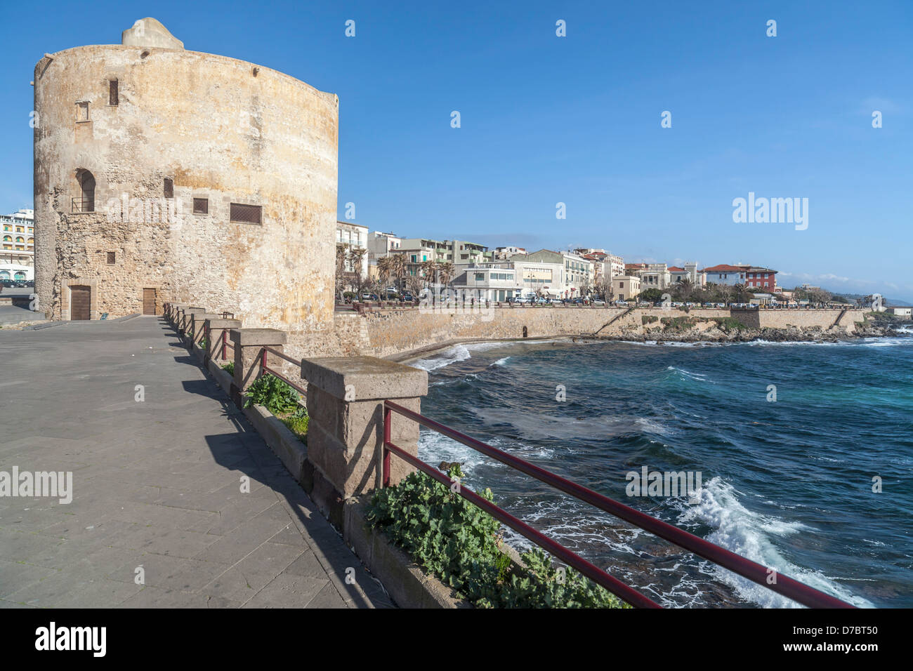 Torre di Sulis nel centro storico di Alghero, in Sardegna Foto stock ...