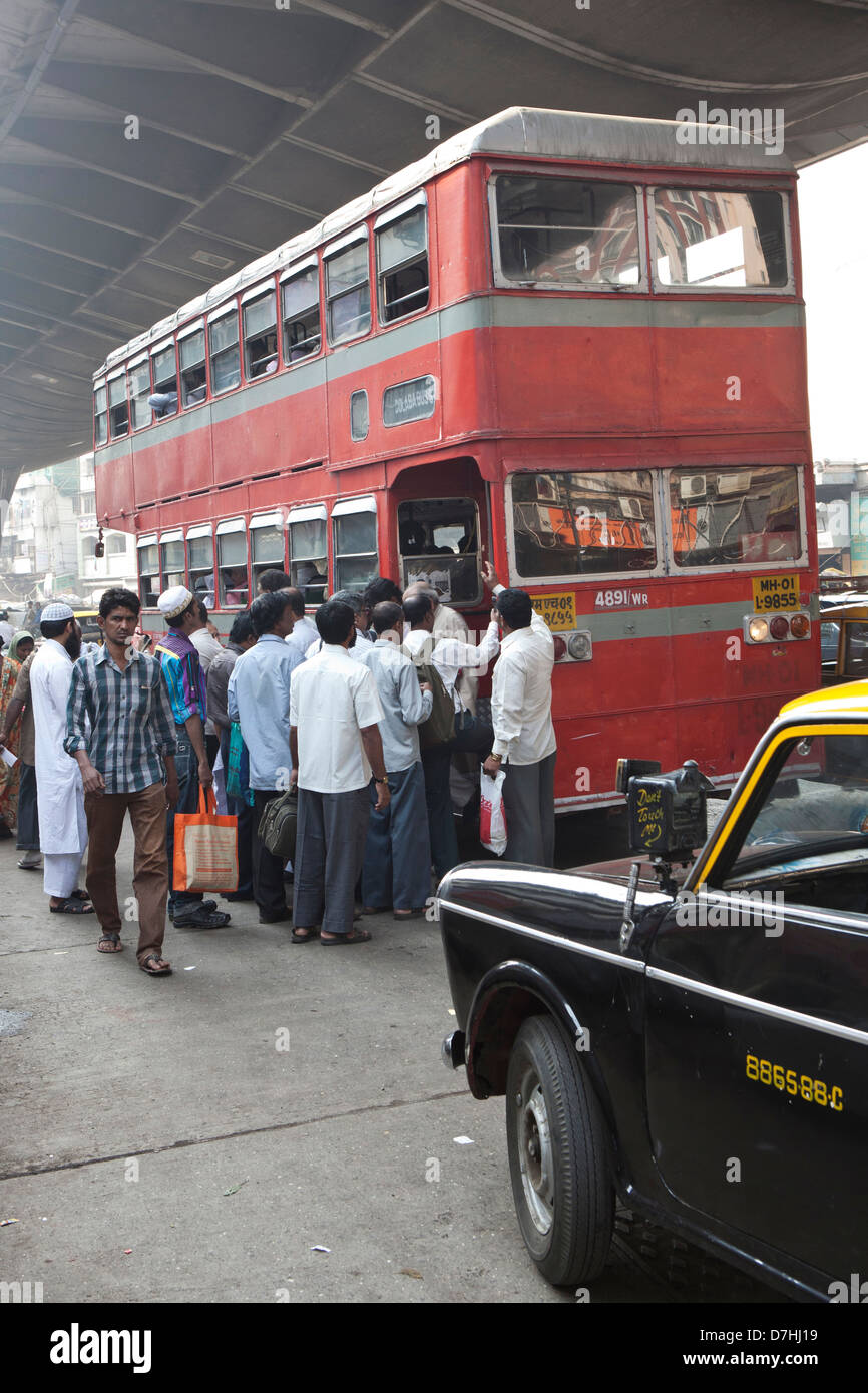 Mumbai bus immagini e fotografie stock ad alta risoluzione - Alamy