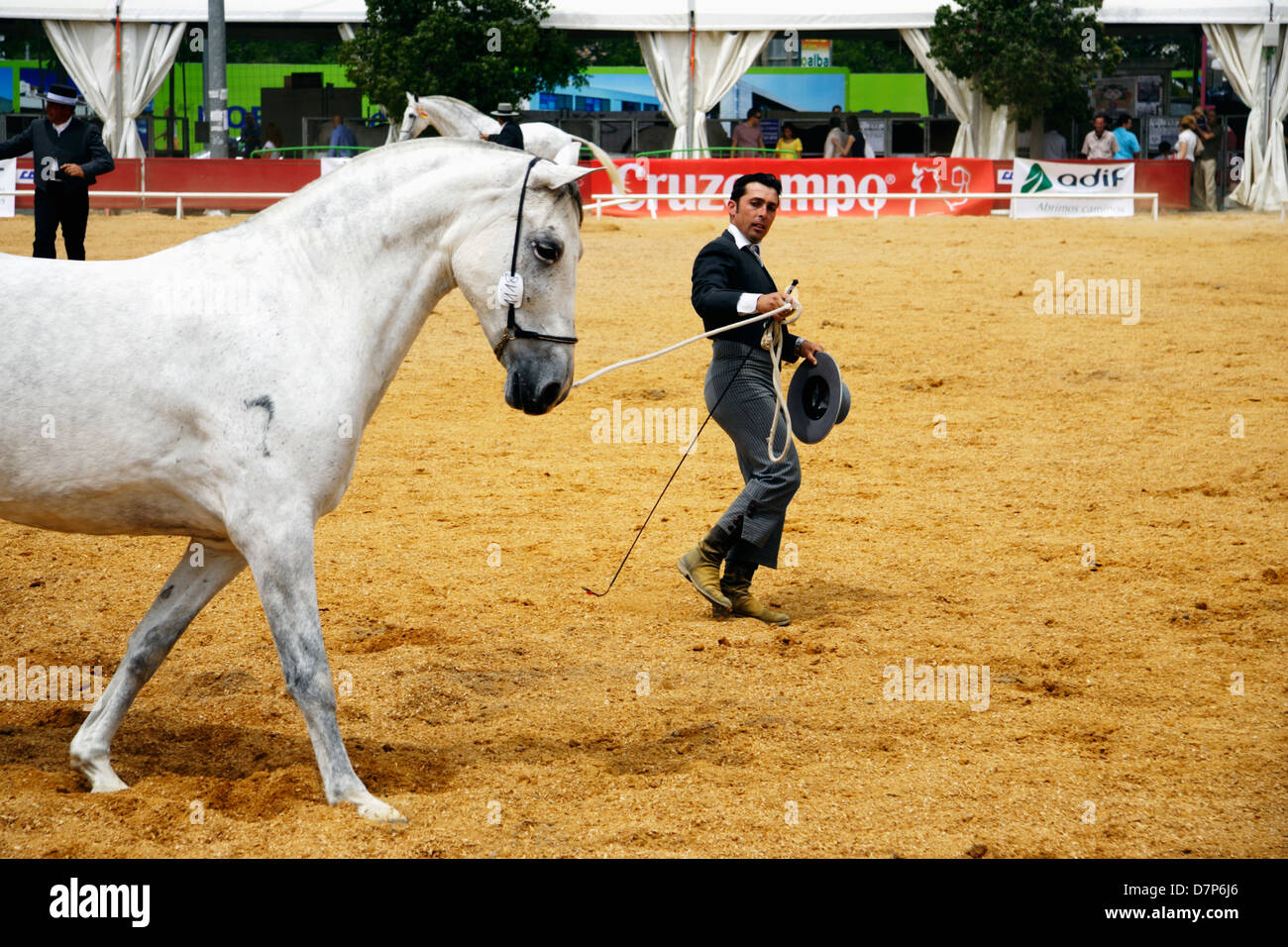 Abito andaluso immagini e fotografie stock ad alta risoluzione - Alamy