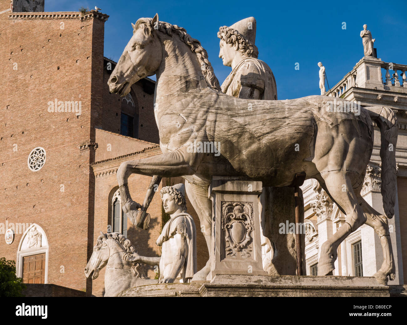 Dioscuri statues immagini e fotografie stock ad alta risoluzione - Alamy