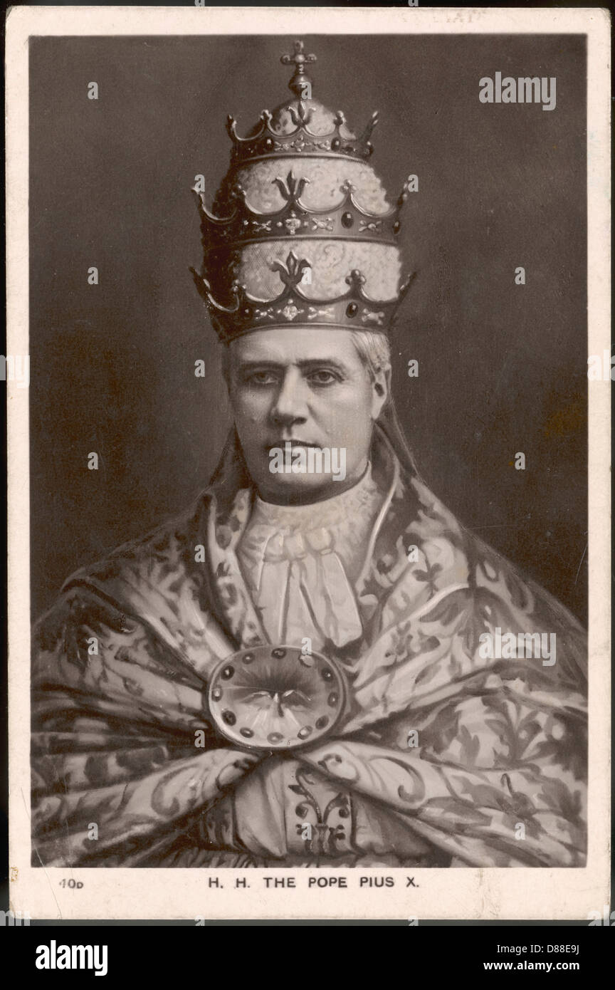 Papal crown tiara immagini e fotografie stock ad alta risoluzione - Alamy