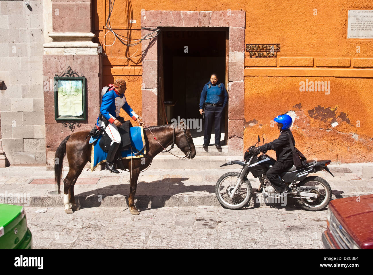 Mexican policeman immagini e fotografie stock ad alta risoluzione - Alamy
