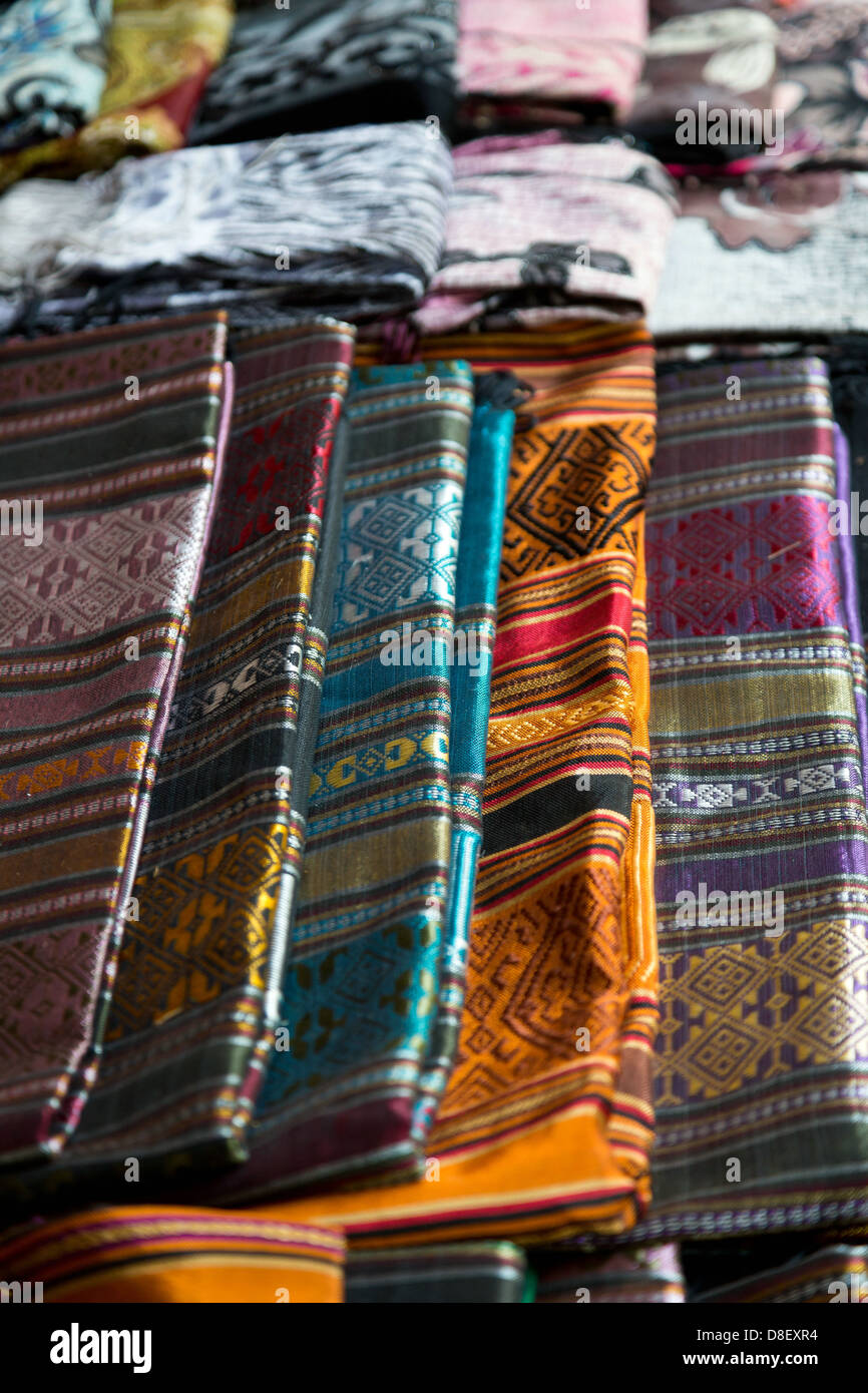 Seta tessuta sull isola di seta (Koh Dach) in Phnom Penh Cambogia Foto ...