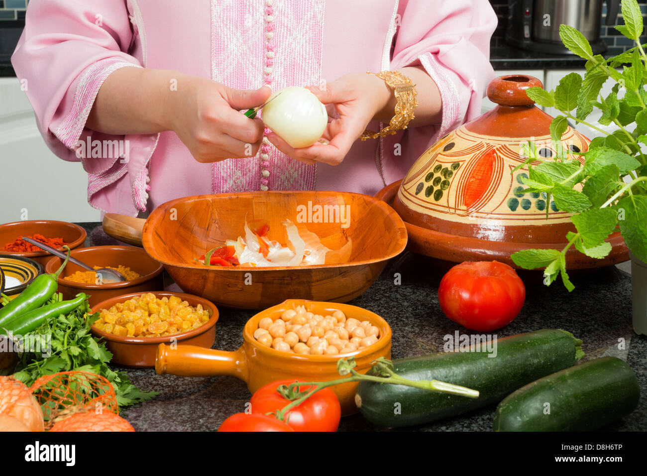 Donna marocchina immagini e fotografie stock ad alta risoluzione - Alamy