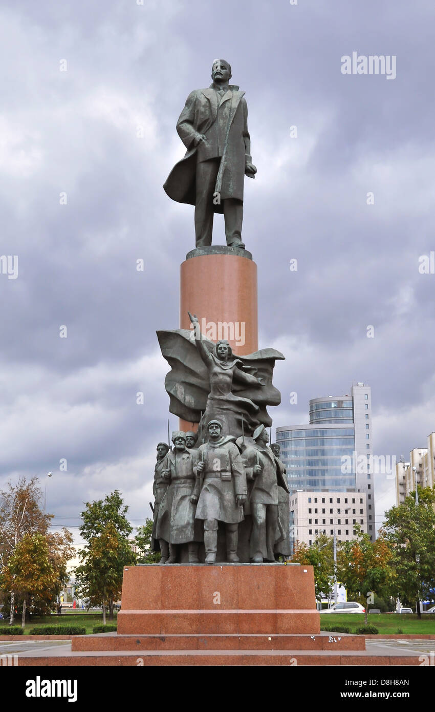 Una statua lenin in piazza lenin immagini e fotografie stock ad alta ...