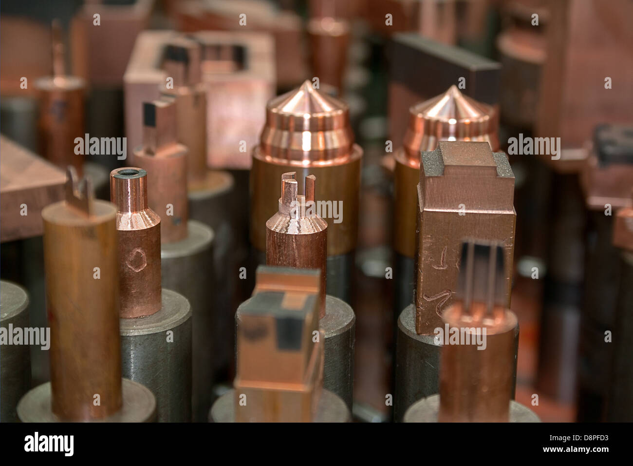 Elettrodi di rame usato in elettroerosione CNC Foto stock - Alamy