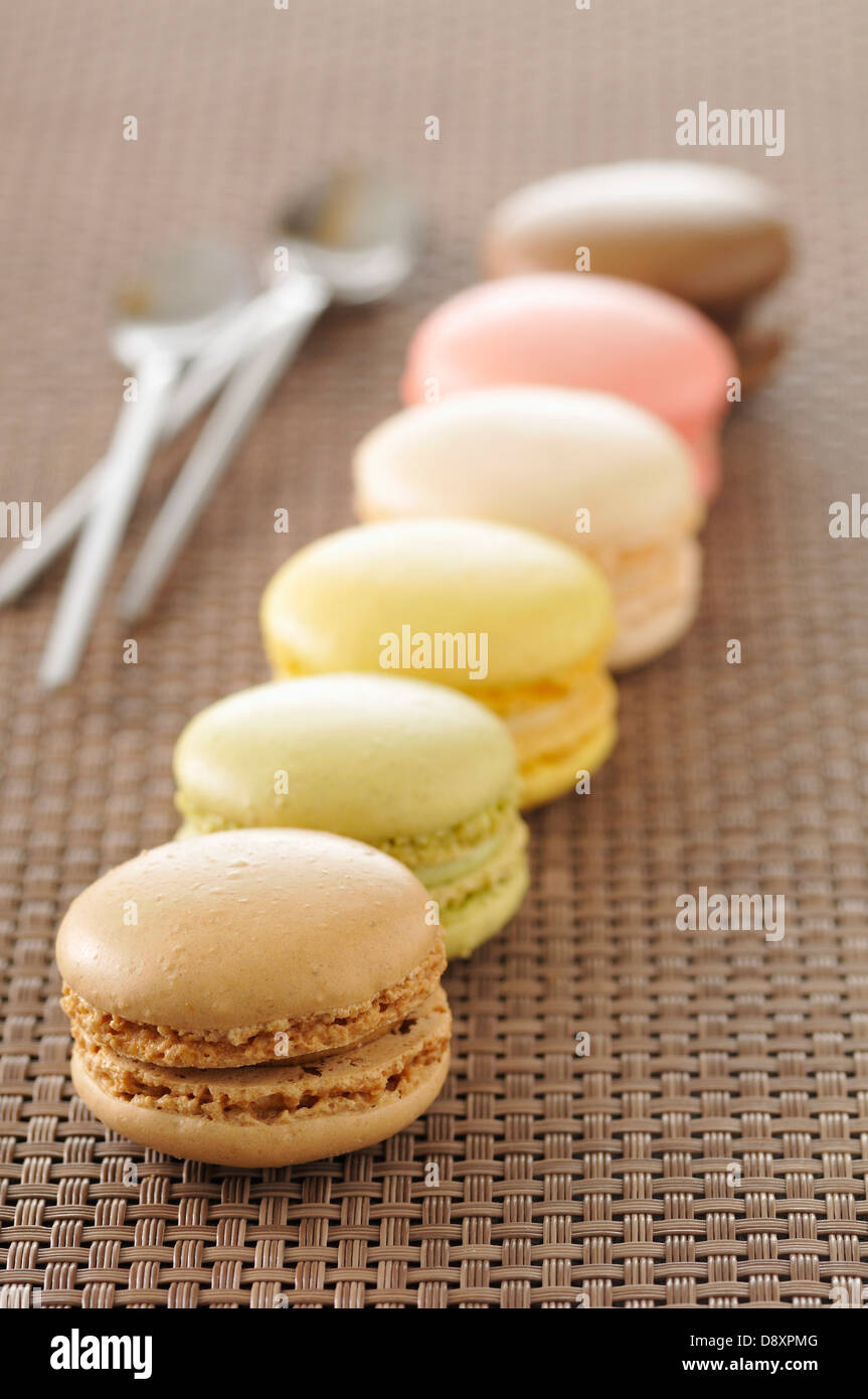 Mini amaretti immagini e fotografie stock ad alta risoluzione - Alamy