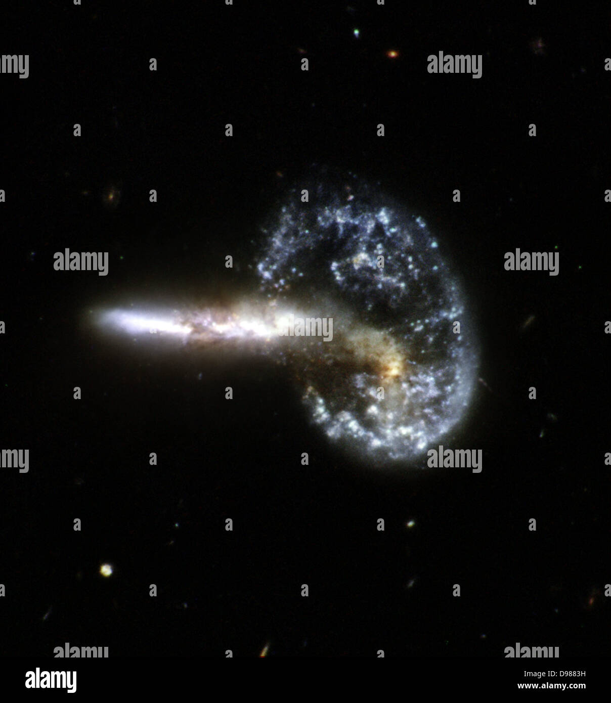 Hubble galassia interagenti Arp 148, lo sfalsamento conseguenze di un ...