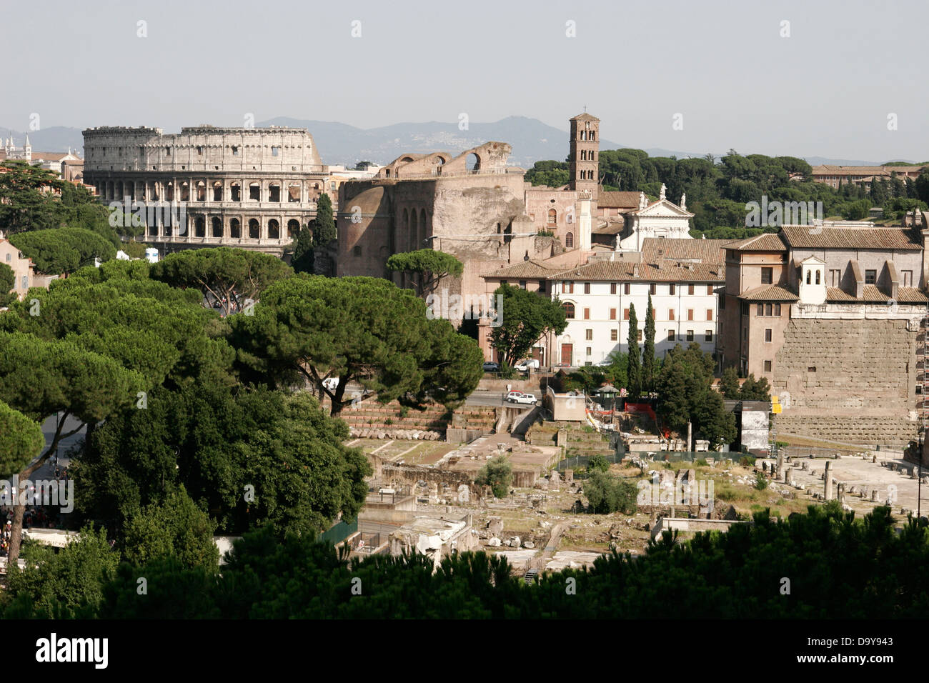 Colosseo visto dal forum romano immagini e fotografie stock ad alta ...