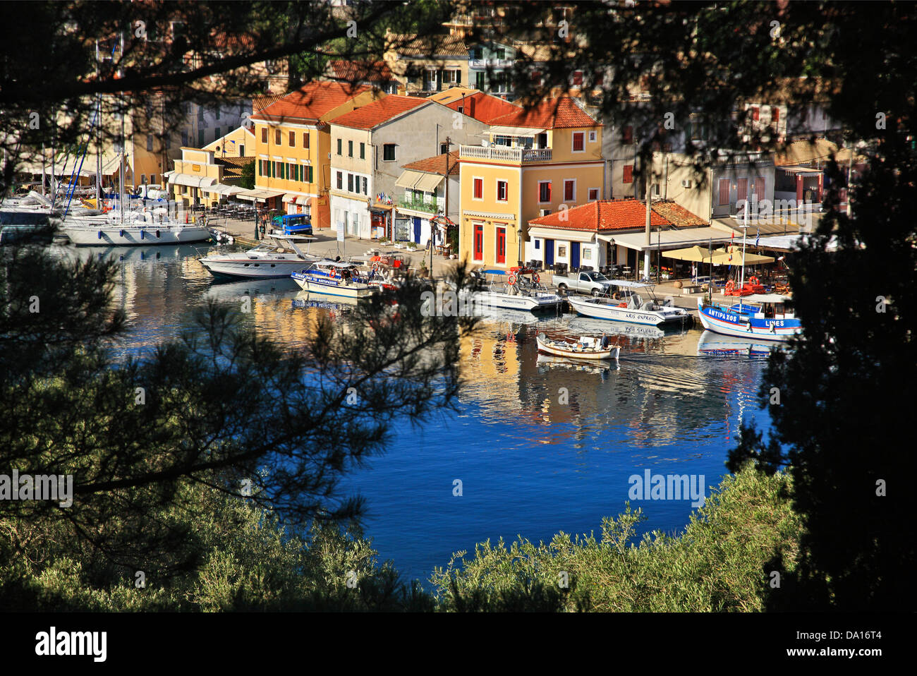 Gaios, la "capitale" di Paxos (o 'Paxi') isola, come si vede dall ...