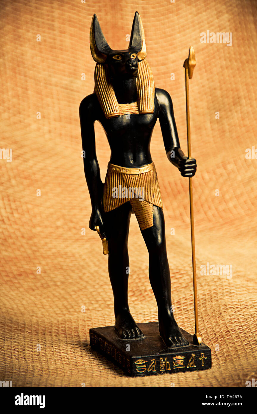 Statuetta di anubi immagini e fotografie stock ad alta risoluzione - Alamy