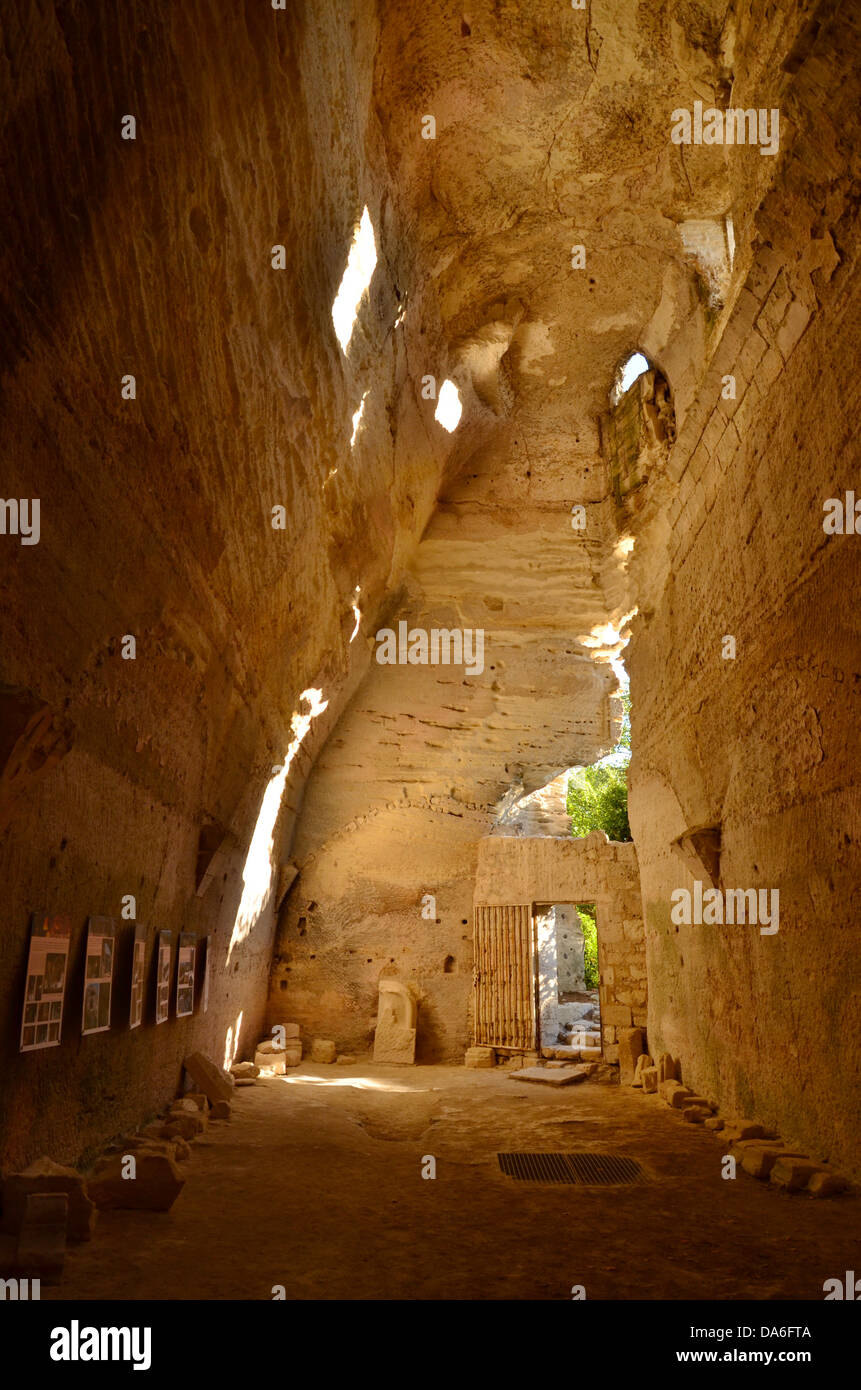 Monastero rupestre di san romano comprende molte tombe immagini e ...
