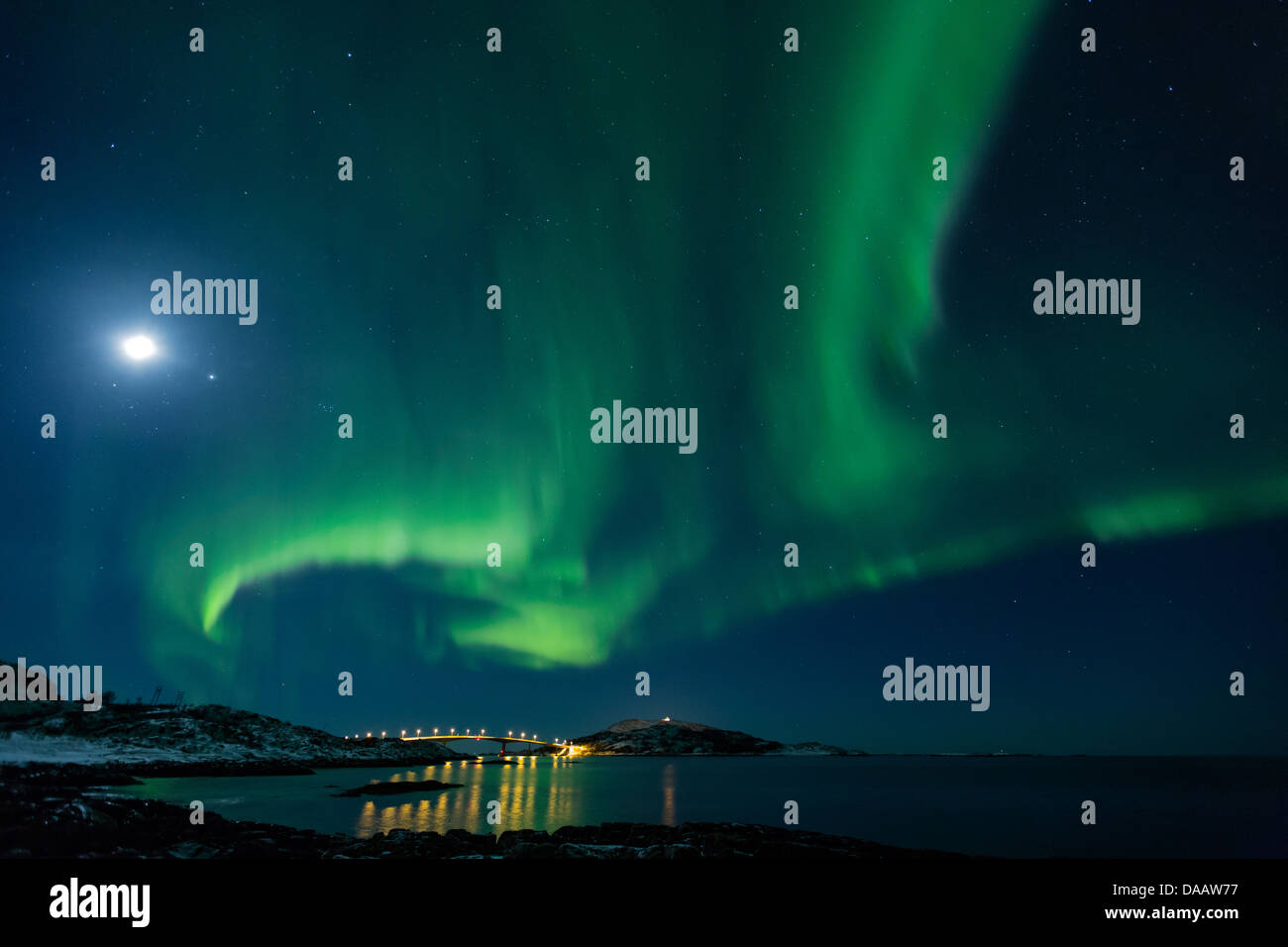 Il mare di notte immagini e fotografie stock ad alta risoluzione - Alamy