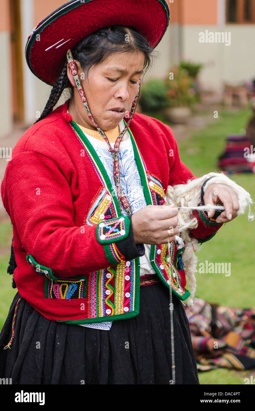 Inca clothing immagini e fotografie stock ad alta risoluzione - Alamy