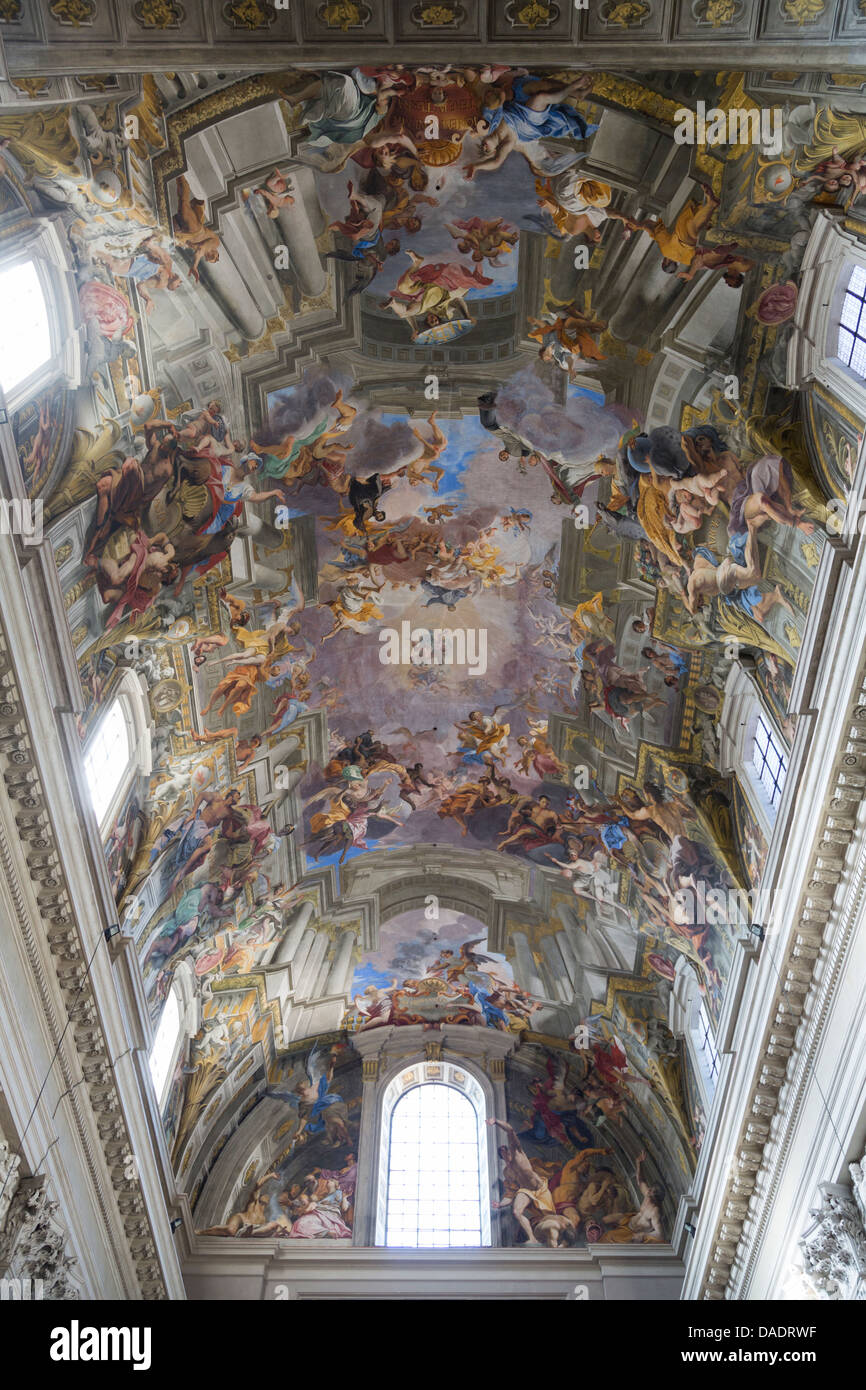 Soffitto a navata affrescata immagini e fotografie stock ad alta ...