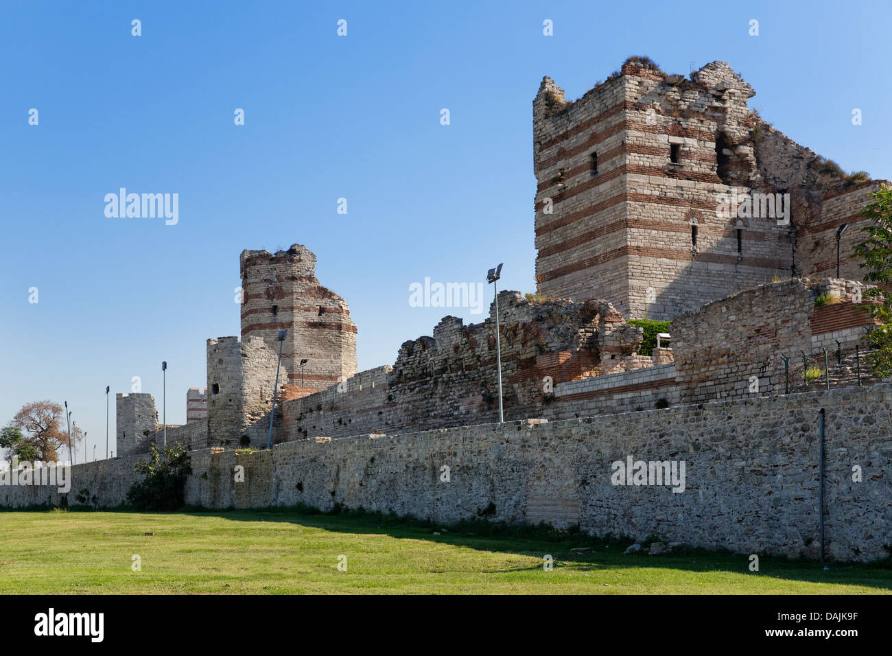 Le mura di costantinopoli immagini e fotografie stock ad alta ...