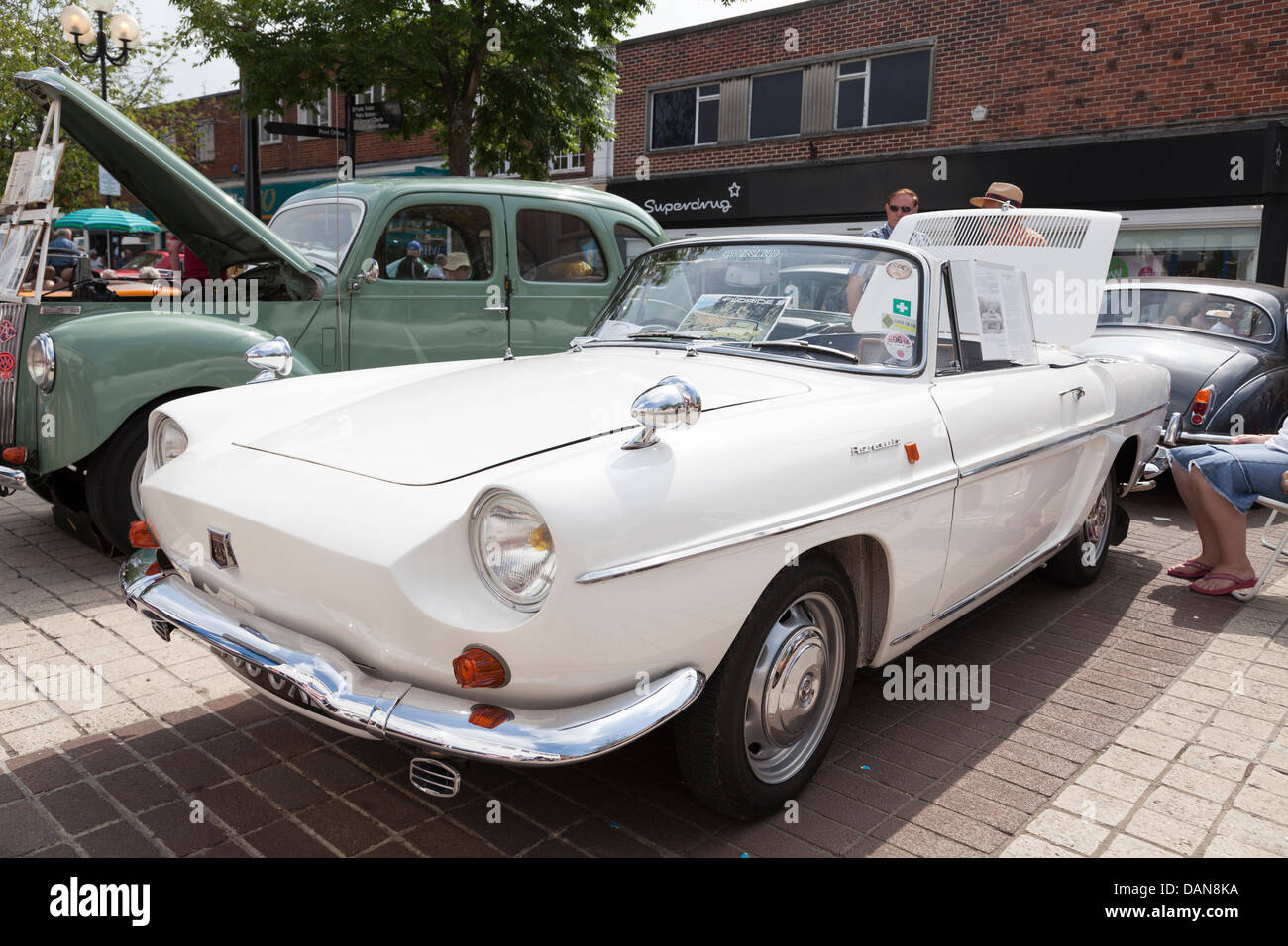 Vecchia renault classica immagini e fotografie stock ad alta ...