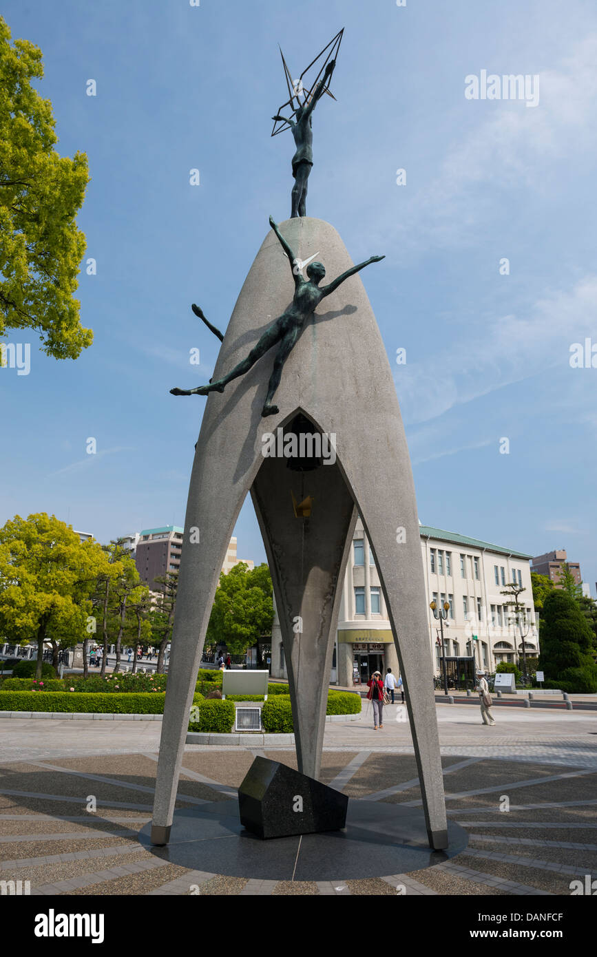 Hiroshima monumento per la pace dei bambini immagini e fotografie stock ... Hiroshima monumento per la pace dei bambini immagini e fotografie stock ...