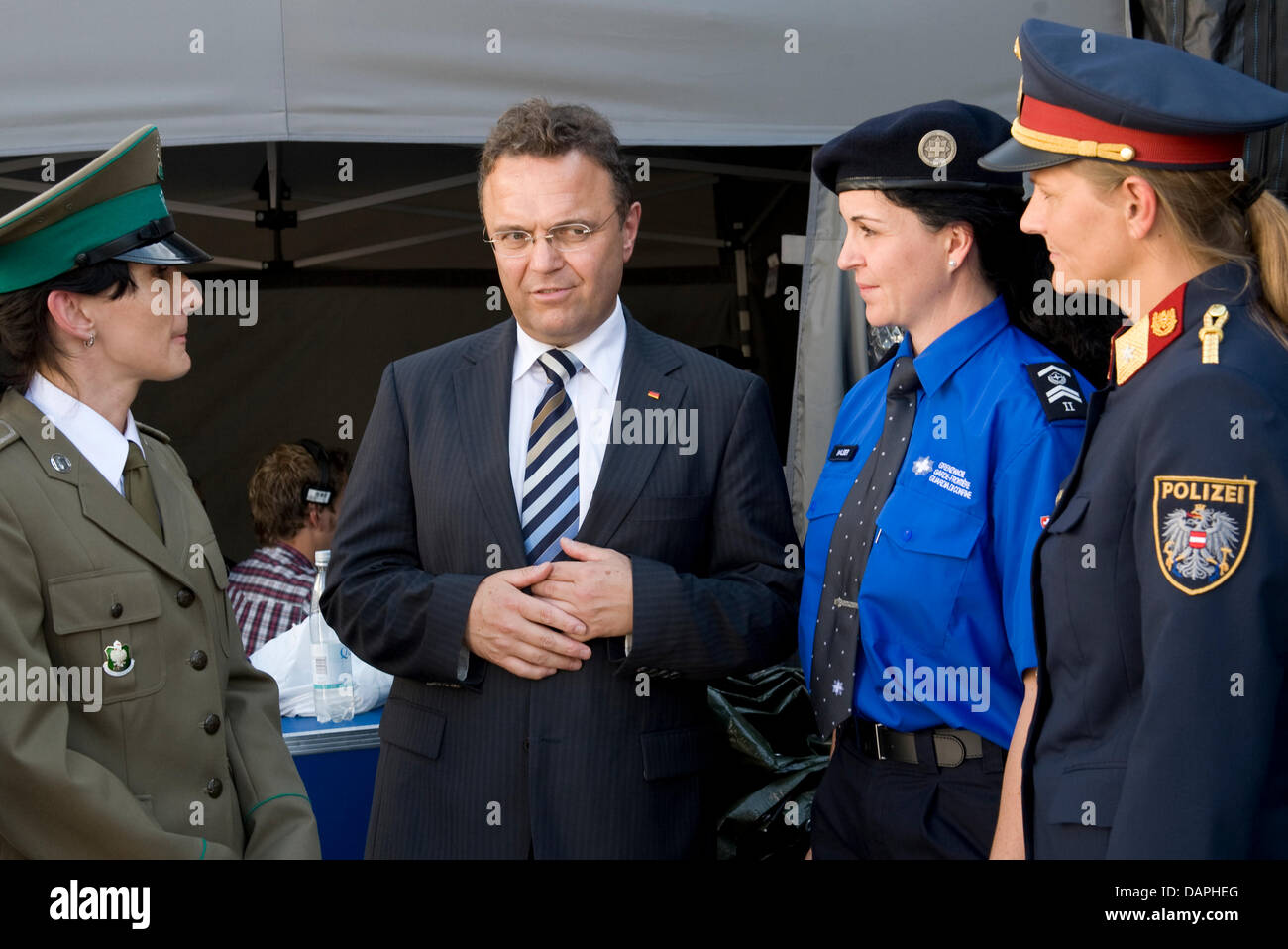 German police uniforms immagini e fotografie stock ad alta risoluzione ...