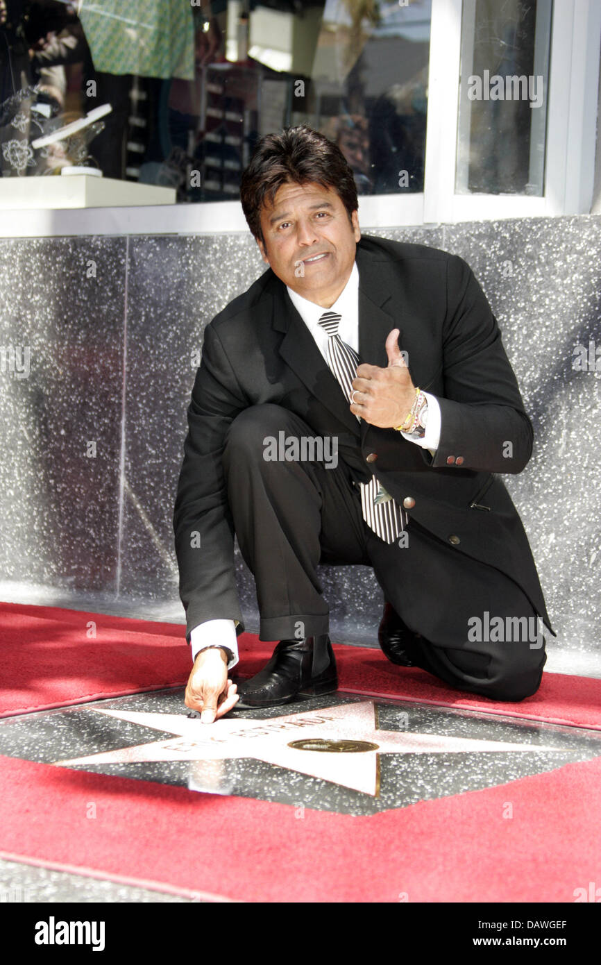 "CHiPs"-TV-star Erik Estrada pone durante la cerimonia in onore di lui ...