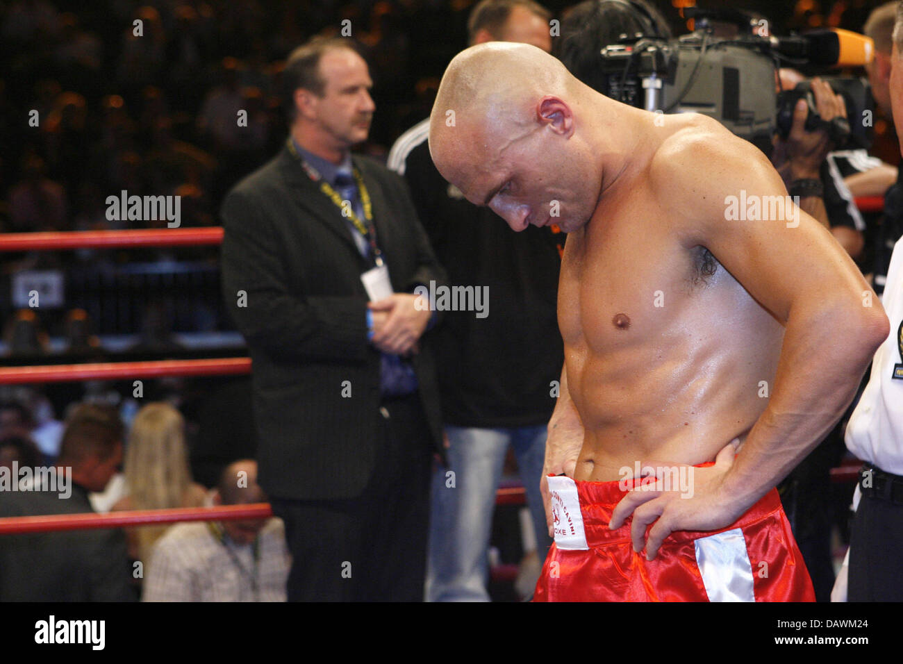 Boxe italiana pro Leonardo Turchi è verso il basso dopo aver perso al ...