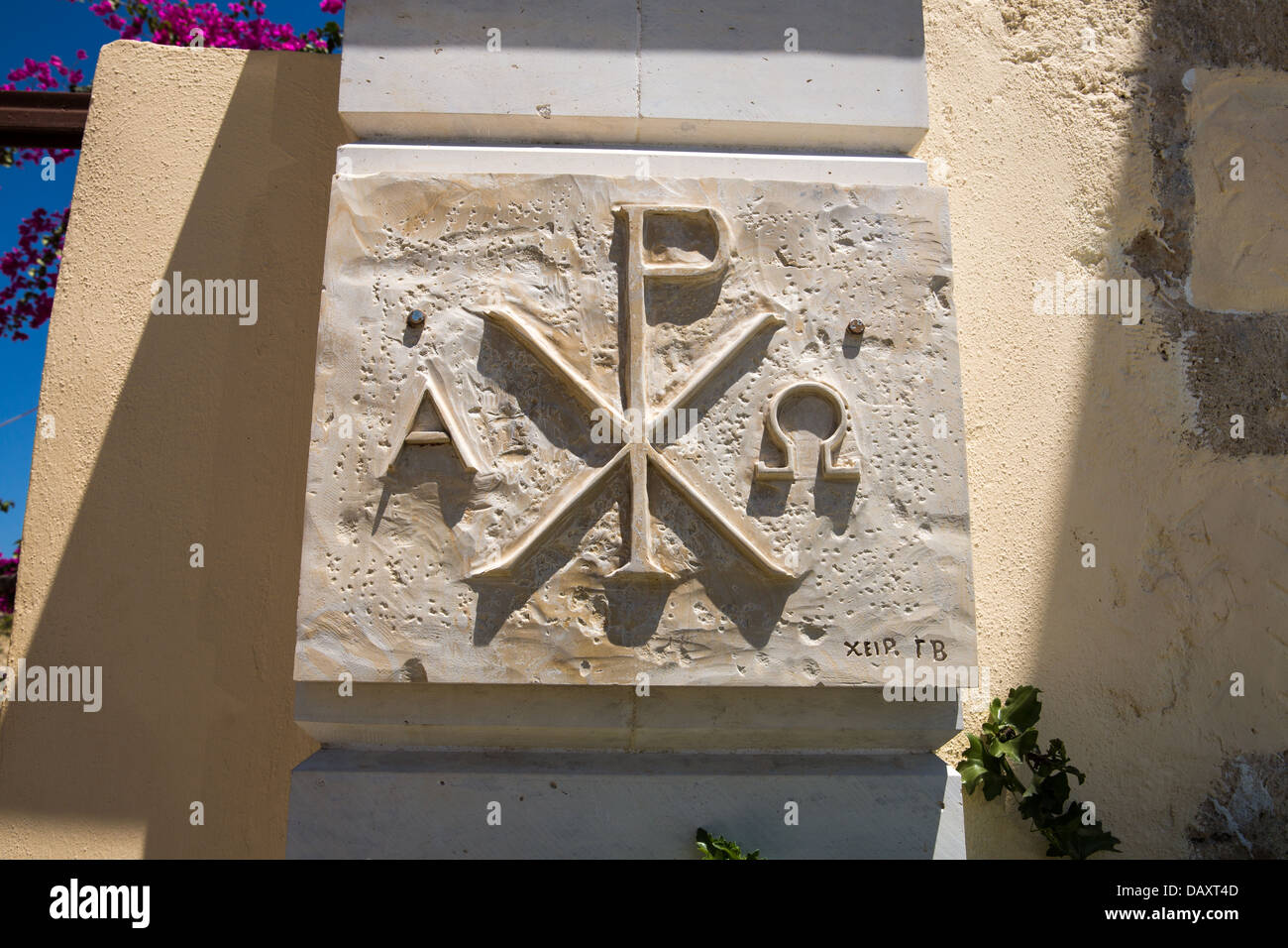 Stemma e greco simbolo religioso,croce sulla parete del monastero di ...