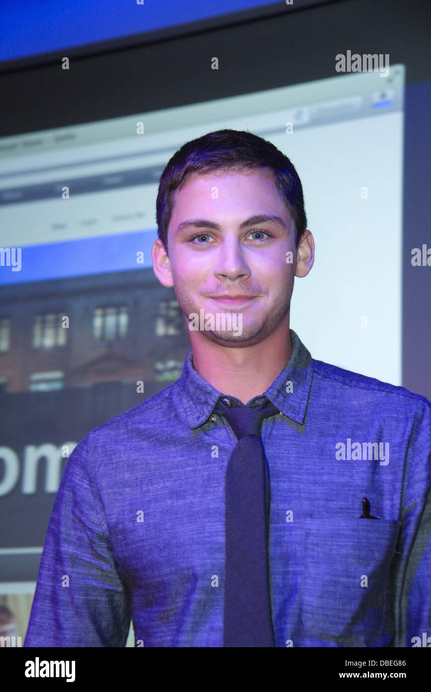 Alexandra daddario and logan lerman immagini e fotografie stock ad alta ...