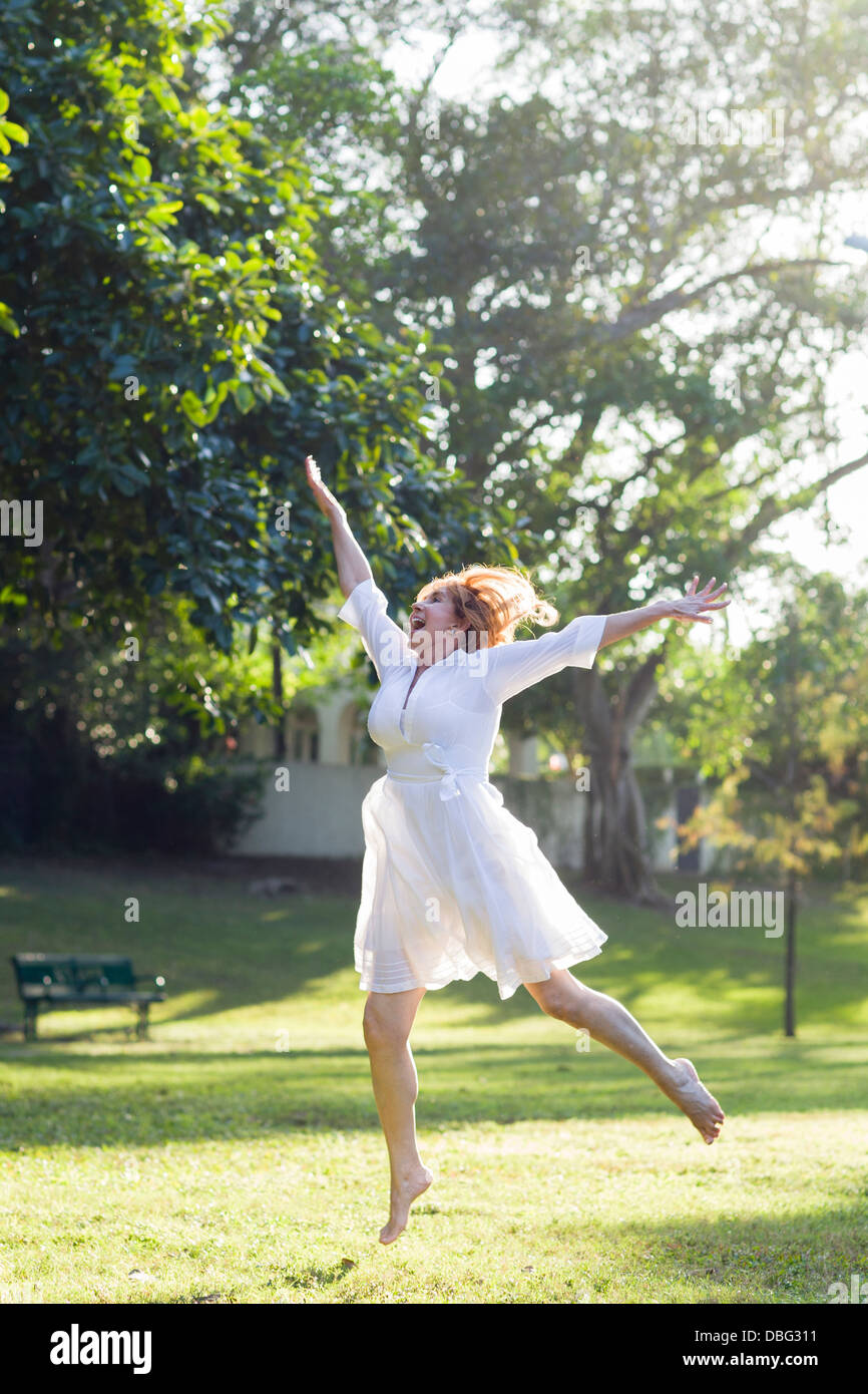 Donna gambe aperte immagini e fotografie stock ad alta risoluzione - Alamy