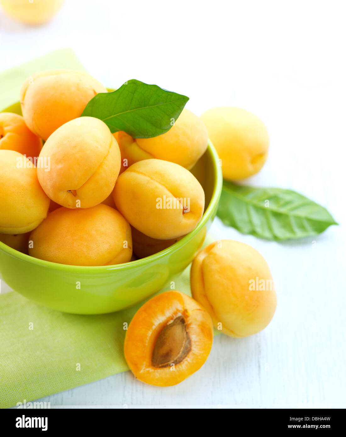 Albicocca matura fresca immagini e fotografie stock ad alta risoluzione ...