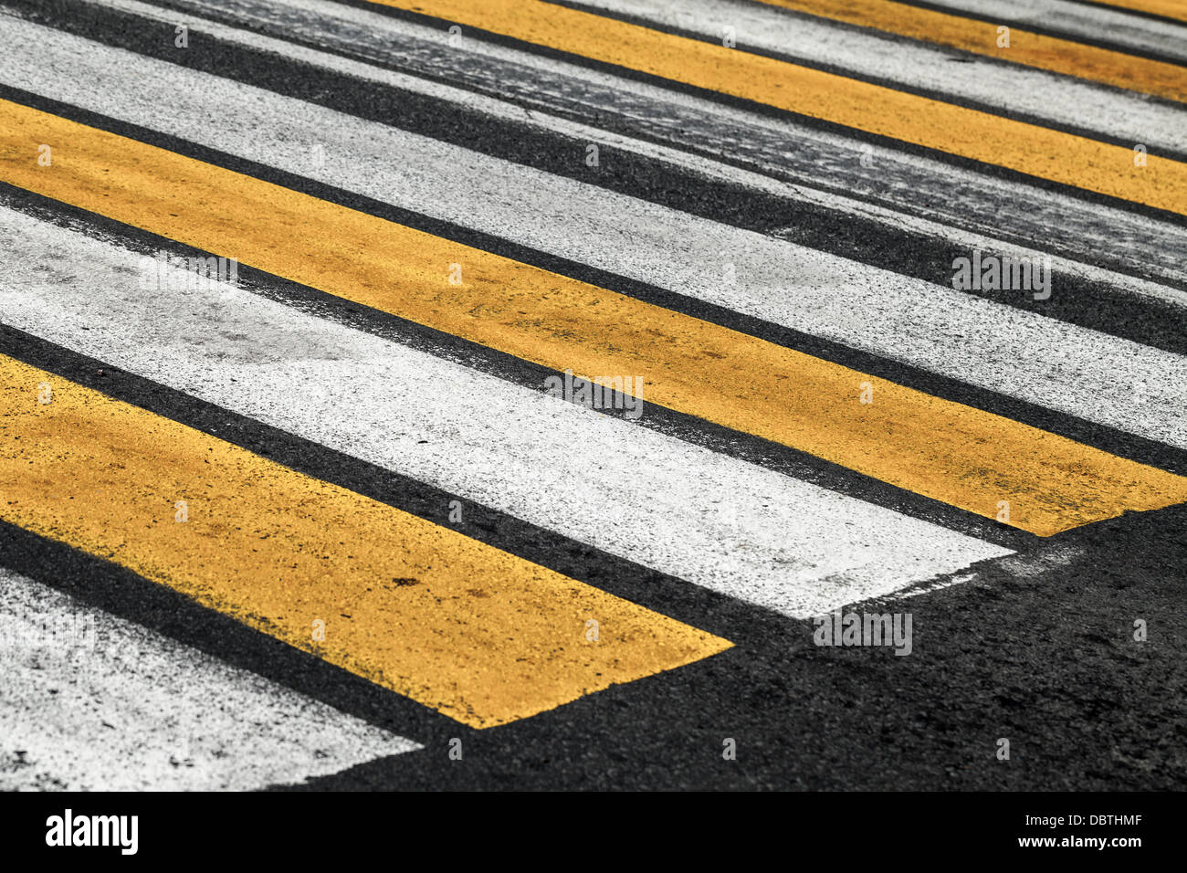 Asphalt road texture yellow stripe immagini e fotografie stock ad alta ...