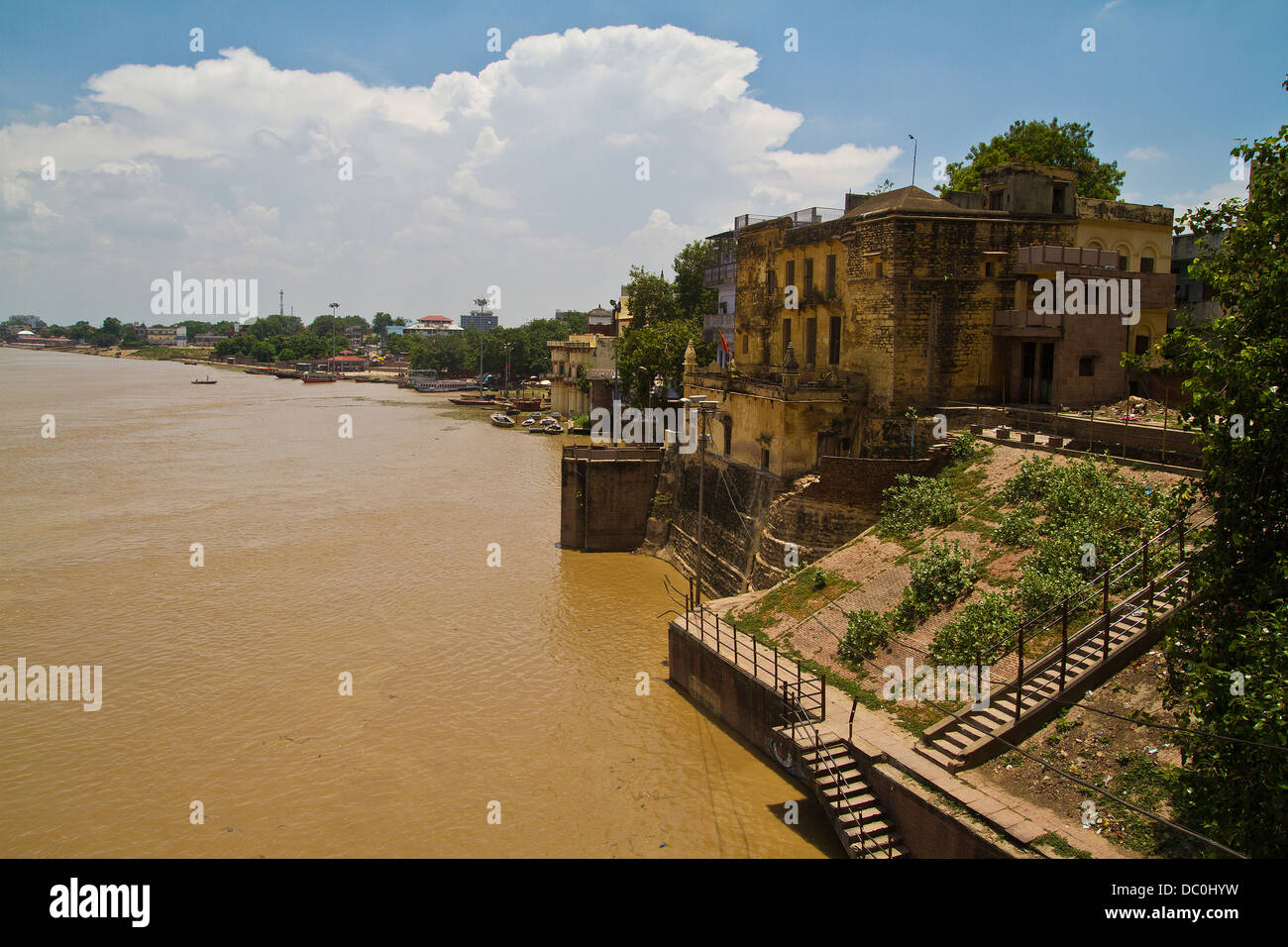 Fiume inquinato india immagini e fotografie stock ad alta risoluzione ...