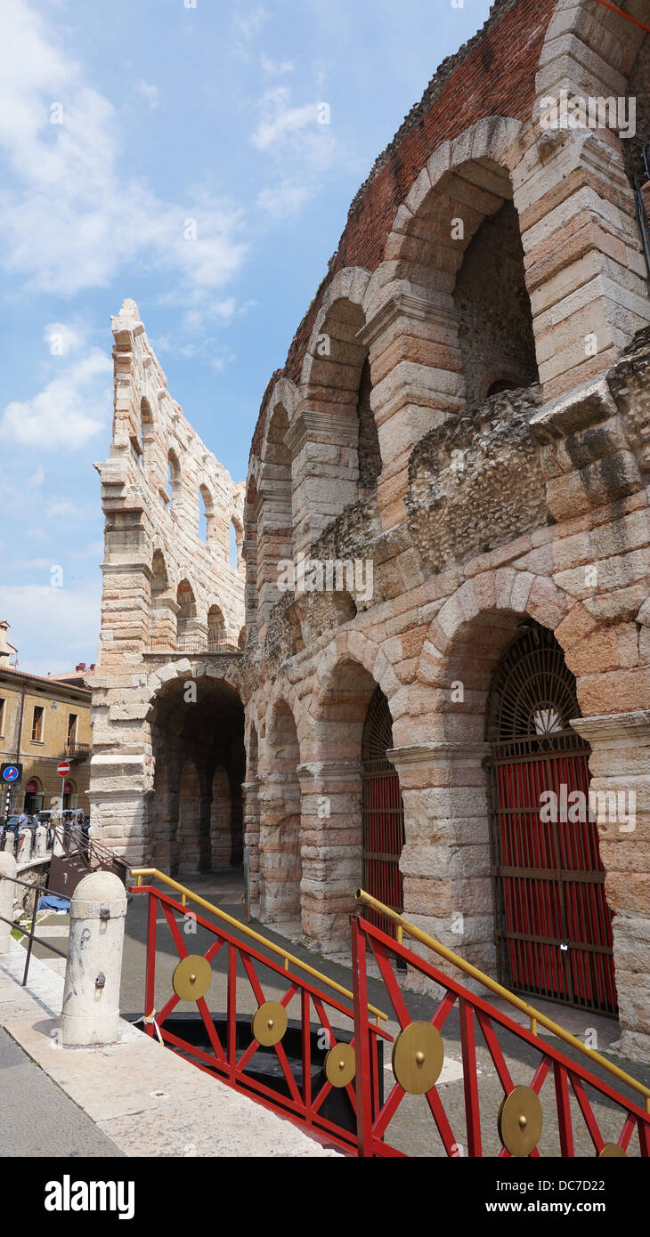 Colosseo nel centro della città di Verona, uno dei più grandi Colosseo ...