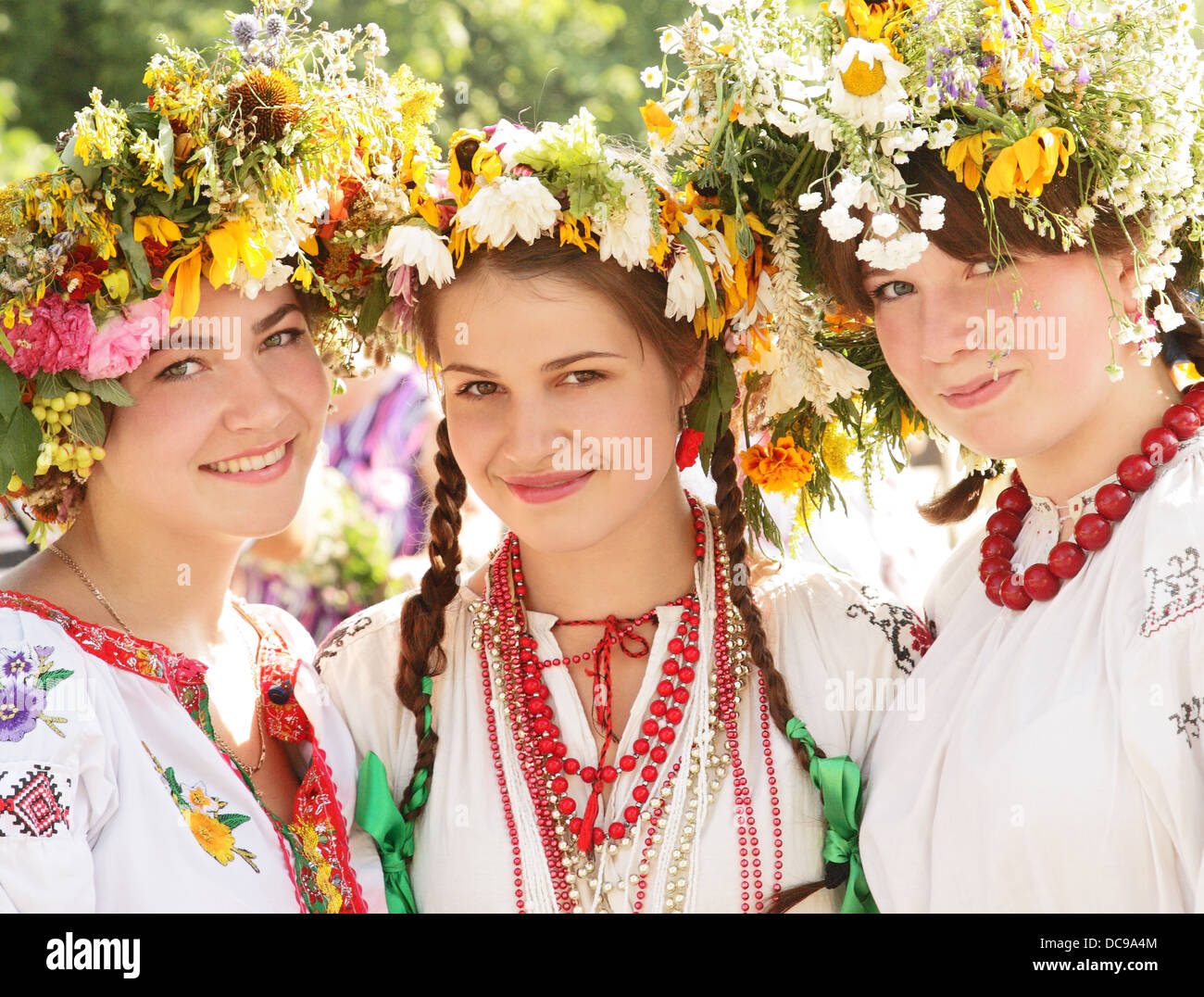 Costumi tradizionali ucraini immagini e fotografie stock ad alta ...