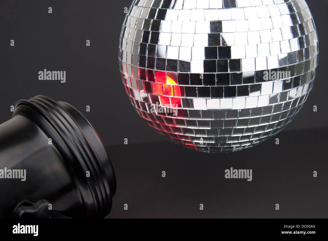 Palla da discoteca di vetro immagini e fotografie stock ad alta ...