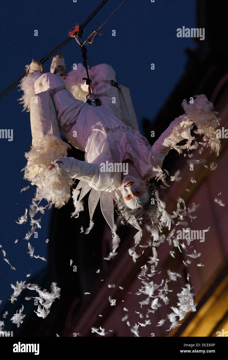 Les Studios de cirque presentato egli UK premiere di Place des Anges a ...