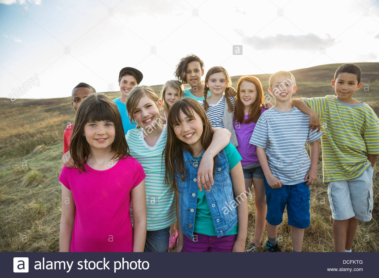Bambini che sorridono alla macchina fotografica immagini e fotografie ...