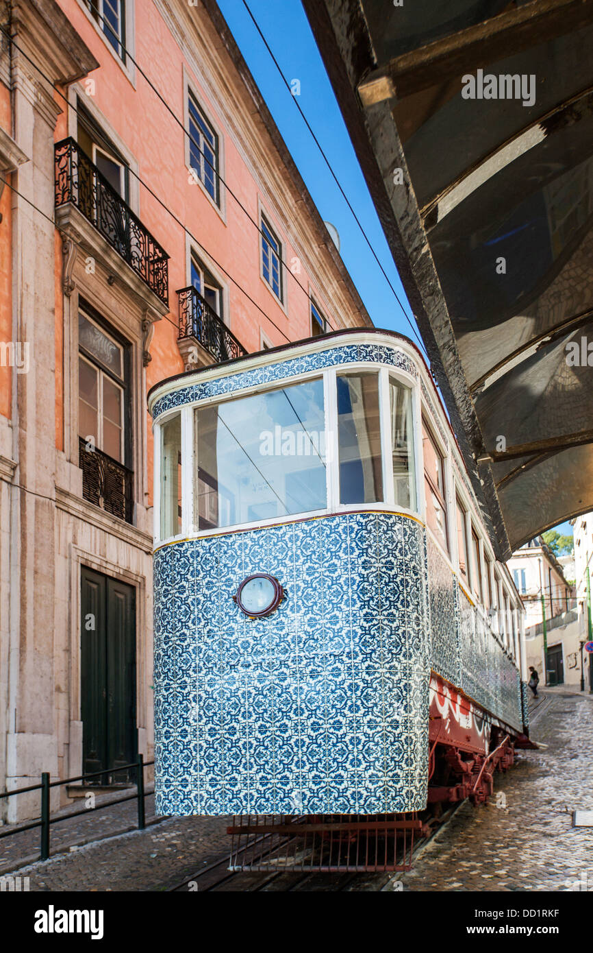 Tram Lisbona Funicolare Gloria Immagini e Fotos Stock - Alamy