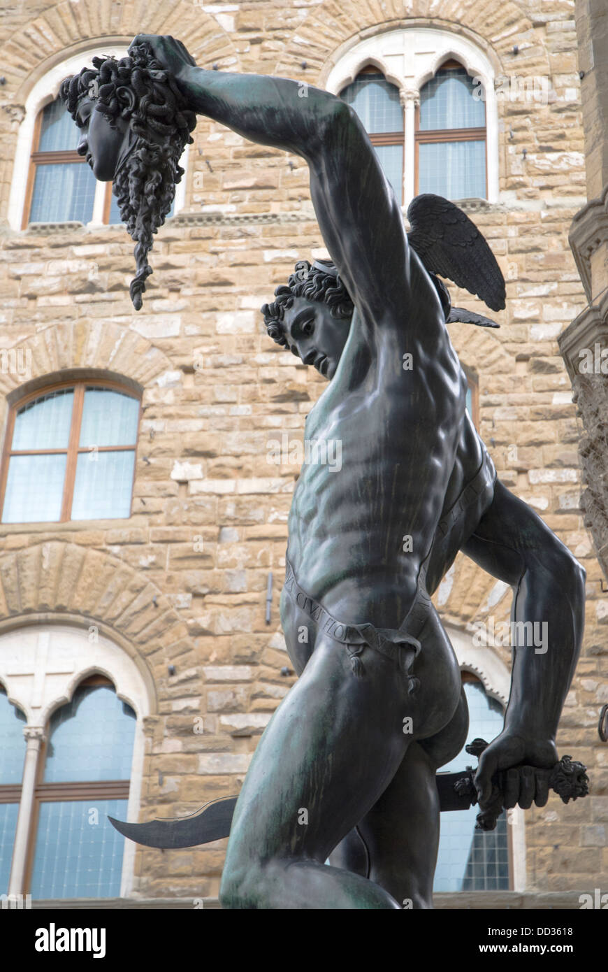 Perseo con la testa di Medusa di Benvenuto Cellini nella Loggia dei ...