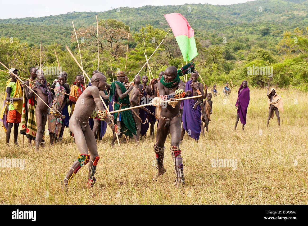 Donga stick fighters surma tribe immagini e fotografie stock ad alta ...