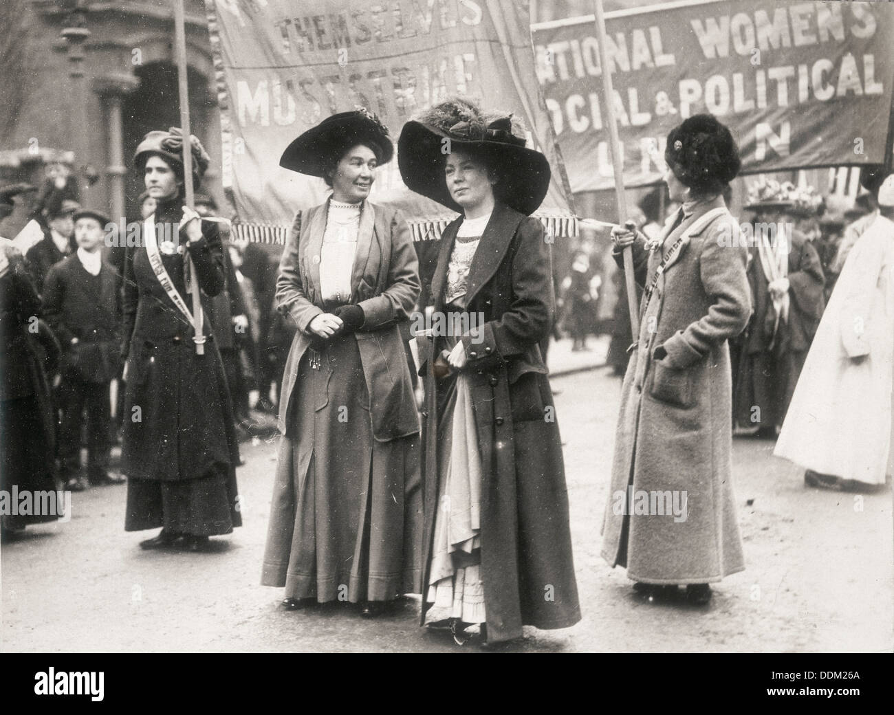 Bandiera suffragetta immagini e fotografie stock ad alta risoluzione - Alamy