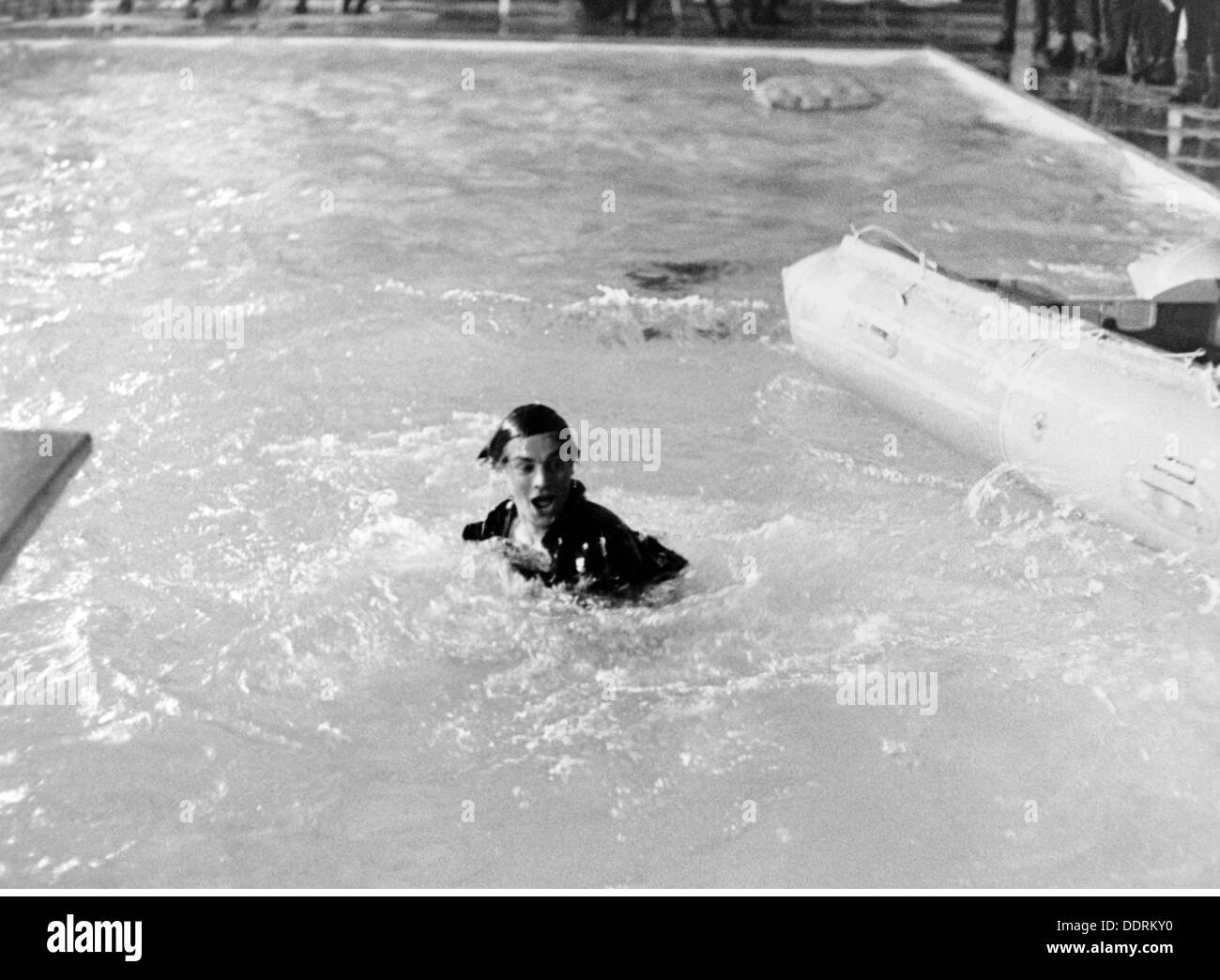 Alain delon piscine immagini e fotografie stock ad alta risoluzione - Alamy