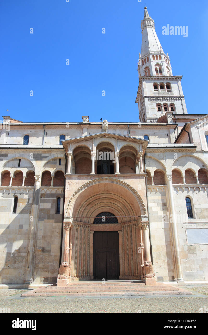 Modena duomo porta immagini e fotografie stock ad alta risoluzione - Alamy