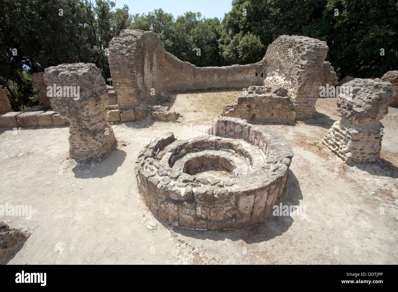 Cuma campania italy immagini e fotografie stock ad alta risoluzione - Alamy