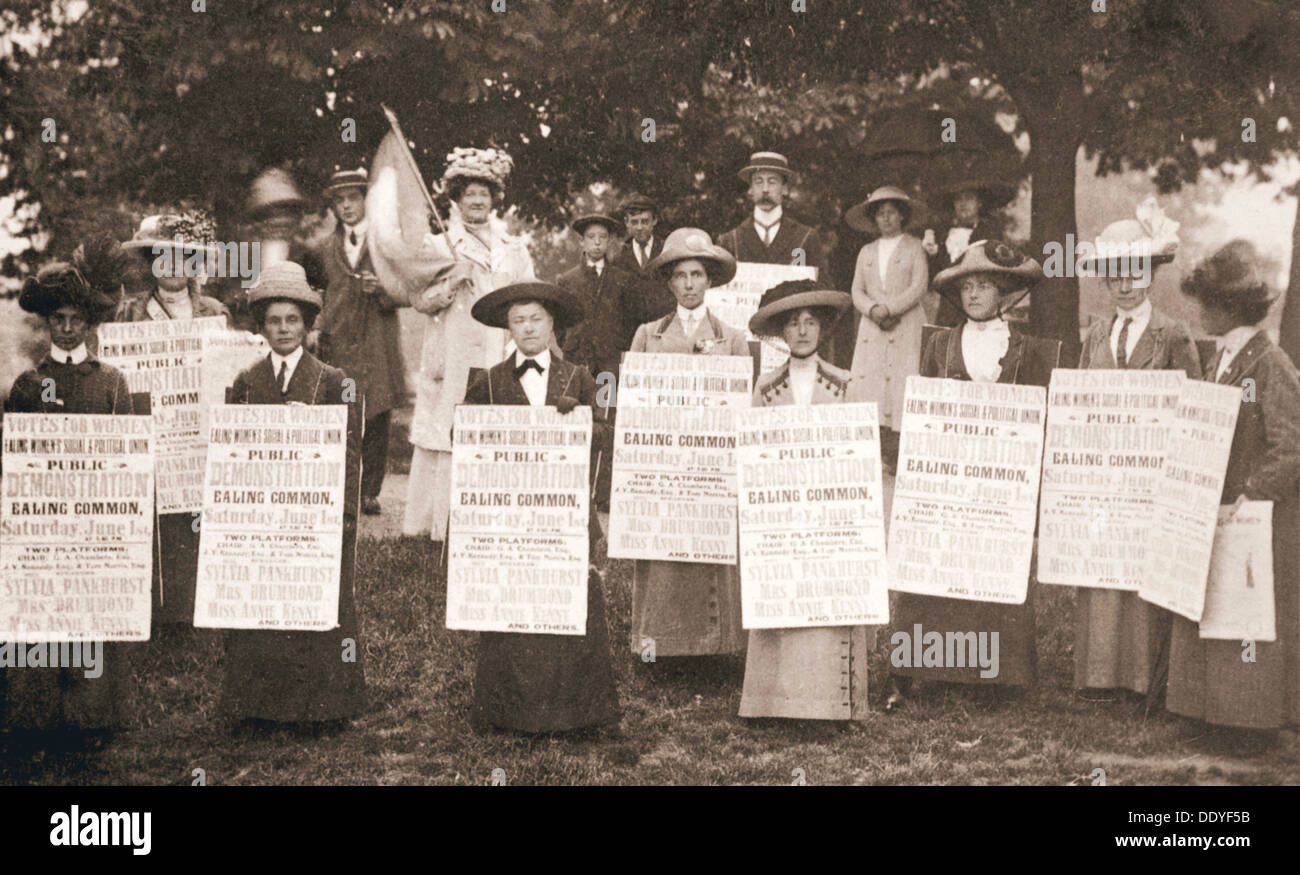 Suffragettes poster immagini e fotografie stock ad alta risoluzione - Alamy