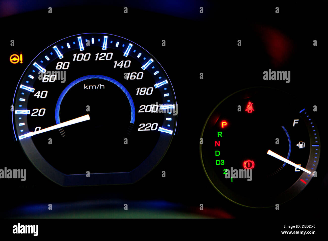 Tachimetro per auto immagini e fotografie stock ad alta risoluzione - Alamy