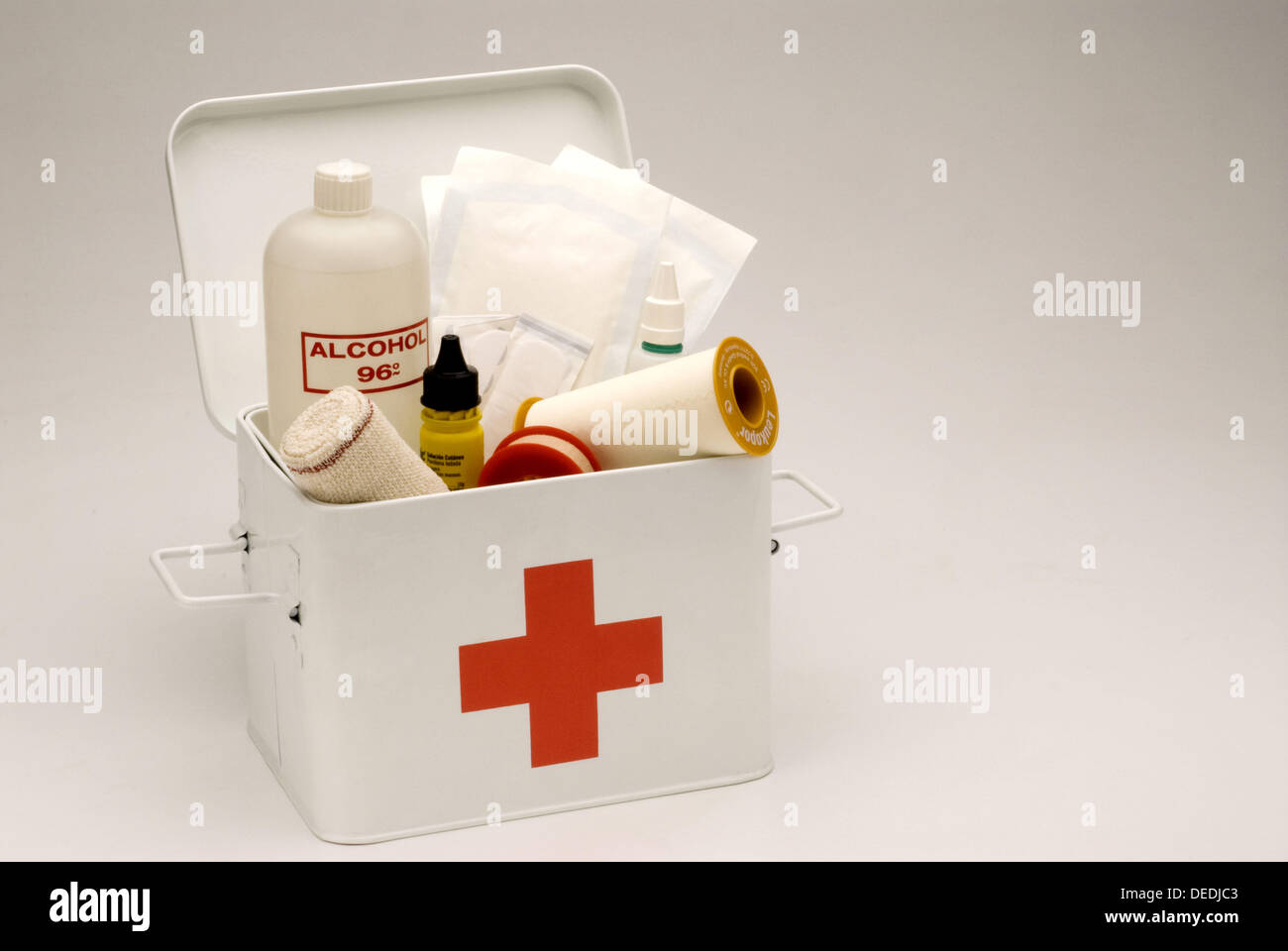 Croce di primo soccorso immagini e fotografie stock ad alta risoluzione ...