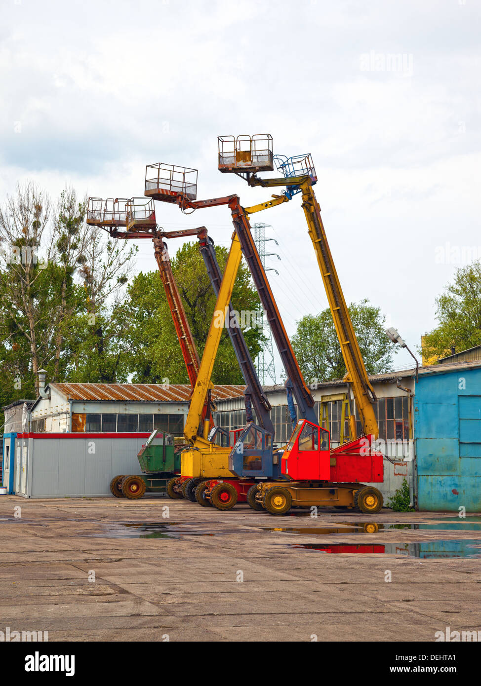Gru a cestello con piattaforma immagini e fotografie stock ad alta ...